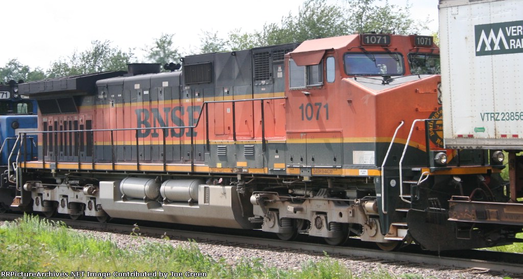 BNSF 1071